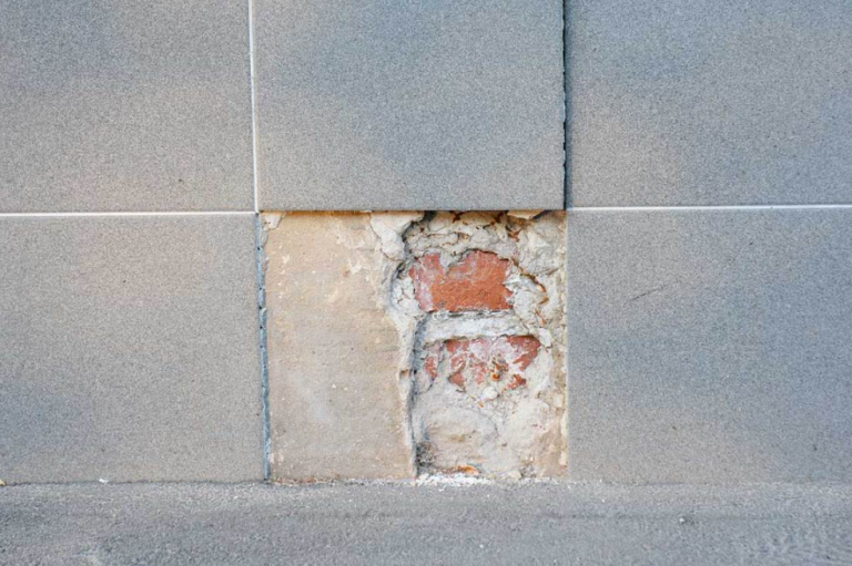 Reasons to find and hire the best loose tiles repair services